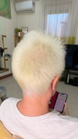 Тотальный блонд, обесцвечивание коротких волос
