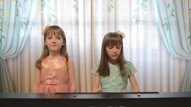 В ночном саду (2022) - Снежана и Милана