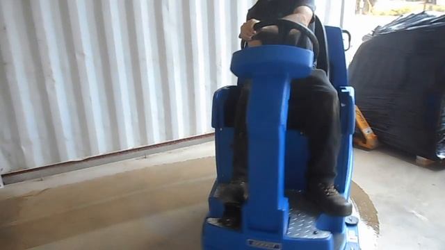 Clarke Boost 32 Rider Floor Scrubber - смотреть видео онлайн от «Custom ...