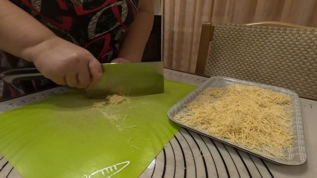 Домашняя лапша - паутинка. Как нарезать.