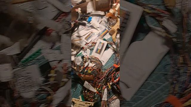 1. Превью 2 косы на столе.