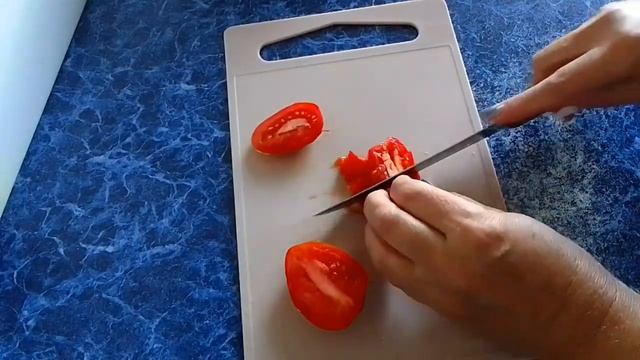 Салат с крабовыми палочками и сухариками