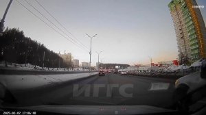 07.02.2025 Момент ДТП с участием гонщика на отечественном спорткаре, на ул. 40 лет Победы (Ижевск)