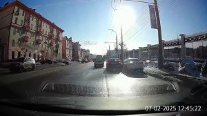 07.02.2025 Момент ДТП на ул. Пушкинская, после перекрёстка с ул. Красногеройская (Ижевск)