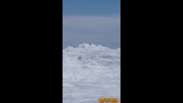 НЛО заснятое из салона самолета - 2014 Колумбия