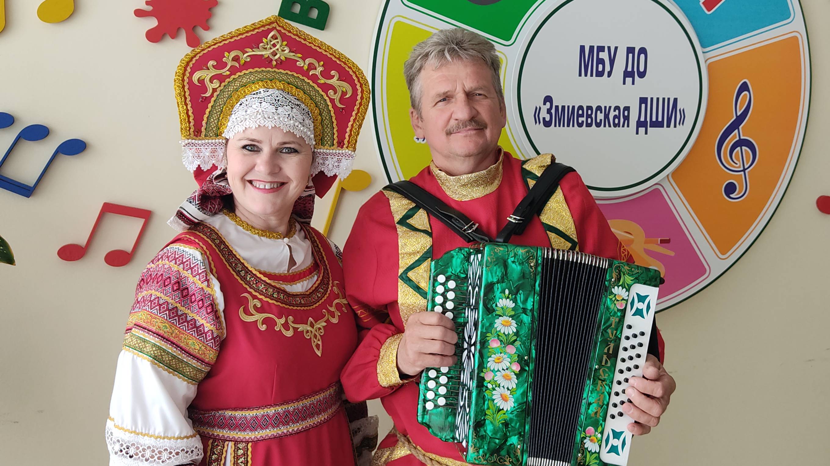 окрасился месяц богрянцем..