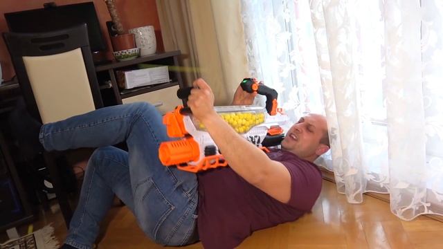 Толян_стырил_Приставку_у_Брос_шоу_Нерф_битва_Нерф_Брос_Шоу - смотреть видео онлайн от «NERF BROS ...