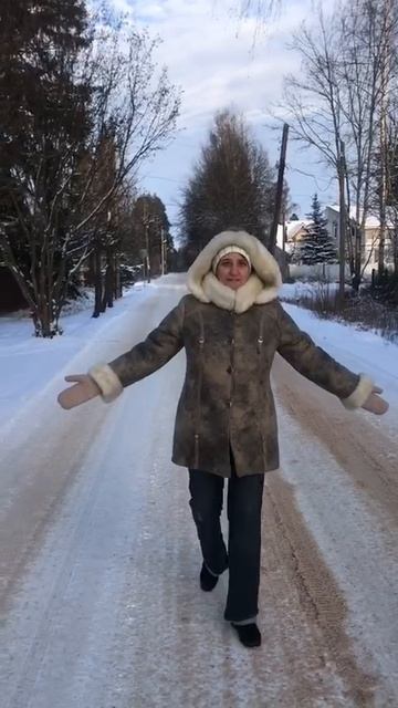 Я иду посередине дороги.