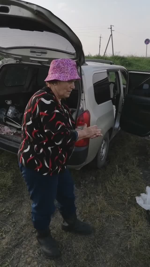 Вырвались на карася с мамой, ей 80 лет 2019год.