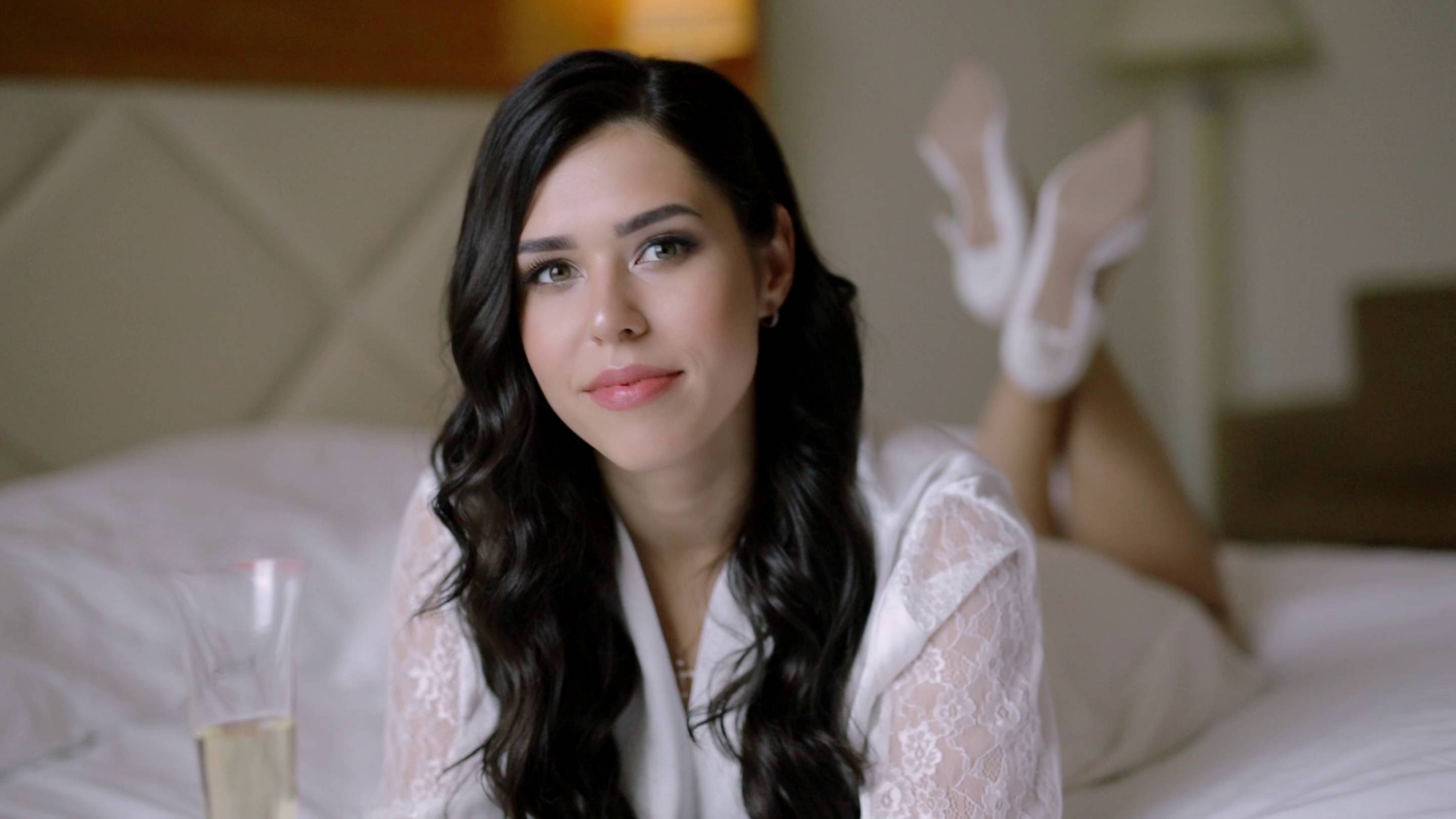 Дима женится.