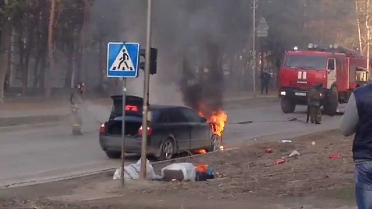 Автомобиль Загорелся На Ходу. Пожарные Оперативно Сработали