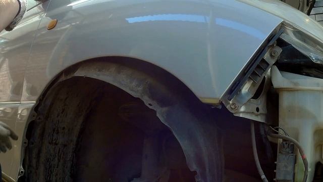 Toyota Estima II 3.0   4WD 2000г/в.  Замена переднего подкрылка.