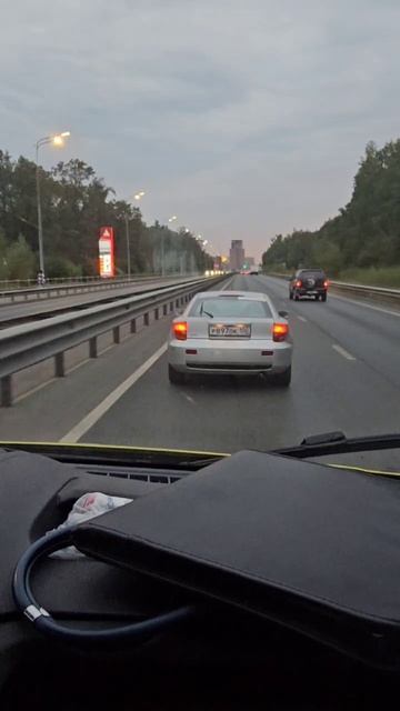 Не пропускает скорую