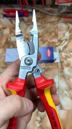 Клещи электромонтажные Knipex 1396200 с двухкомпонентными диэлектрическими рукоятками