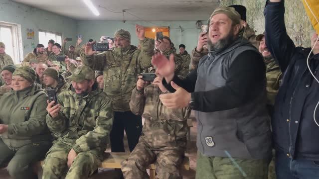 Бахыт-Компот | Кот Егорка и Шамиль (где-то вблизи фронта)