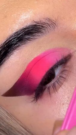 neon pink eyeshadow 💞