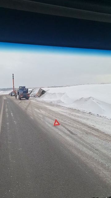 Две фуры завалились в кювет!