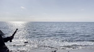 Пират инспектирует мыс Меганом на чистоту моря