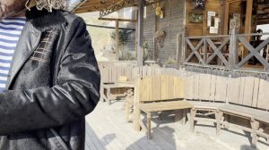 Пирата угощают чаем в кафе Бора-бора