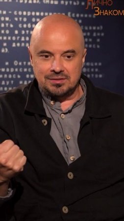 «Или сюда, шляпа. Три человека от тебя до Пушкина»