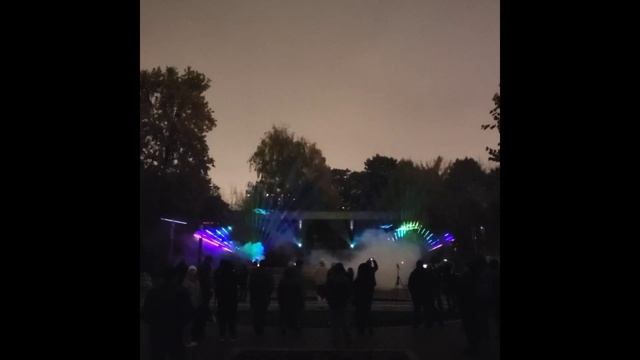 Лазерное лучевое шоу "Мир" Гончаровский парк