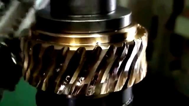 Нарезание зубьев червячного колеса  (УЛУЧШЕННОЕ ВИДЕО)