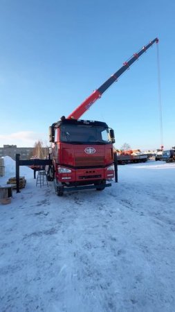 На испытании Бортовой грузовик FAW 3250 (6x4) c манипулятором Kanglim 2057 (8 тонн)