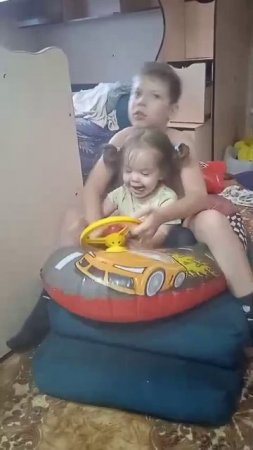 Аделина с Андреем на машинке