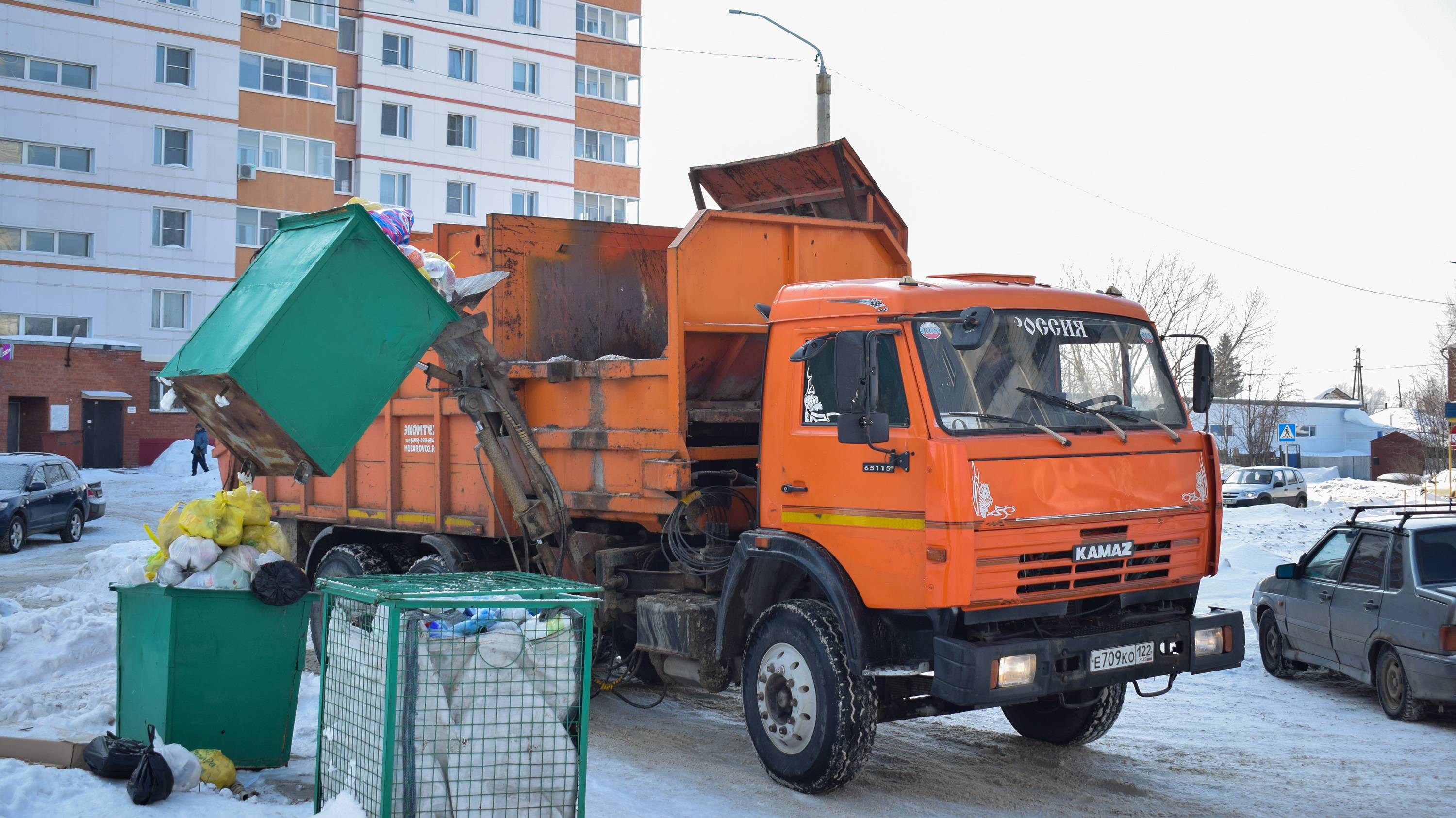 Мусоровоз МКМ-4705-01 (МК-4453-07) на шасси КамАЗ-65115-62 (Е 709 КО 122) / Kamaz garbage truck.