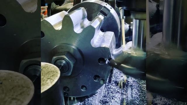 Зуботочка. Процесс нарезки зубьев шестеренки.