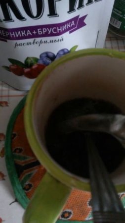 Цикорий в кружке заливаем кипятком порошок Первого Июня
