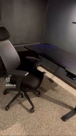 Игровой компьютерный стол UBack со столешницей из закаленного стекла с подсветкой