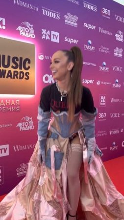 Мари Краймбрери в платье в стиле пэчворк на премии Жара Music Awards 2023