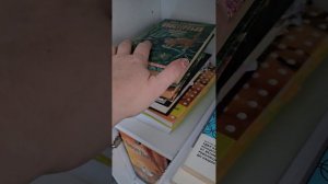 Подписчики любят видео про мой книжный шкаф 😂🤷🏼♀️ Показываю процесс - только что отсняла целую п