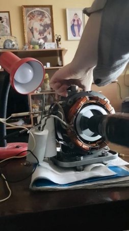 Генератор из компрессора холодильника (короткое)