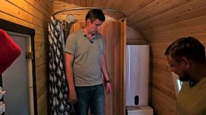 Деревянная душевая кабина и умывальник производства BentWood