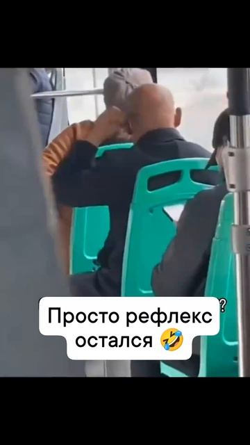 Не может привыкнуть никак 😂