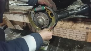 Замена задних тормозных колодок Гранта