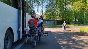 Современный транспорт с подъемником