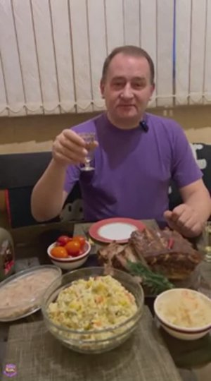 Трапеза продолжается. Полянка к 23 февраля.