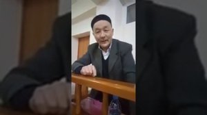 Ақ ту ұстаған адам