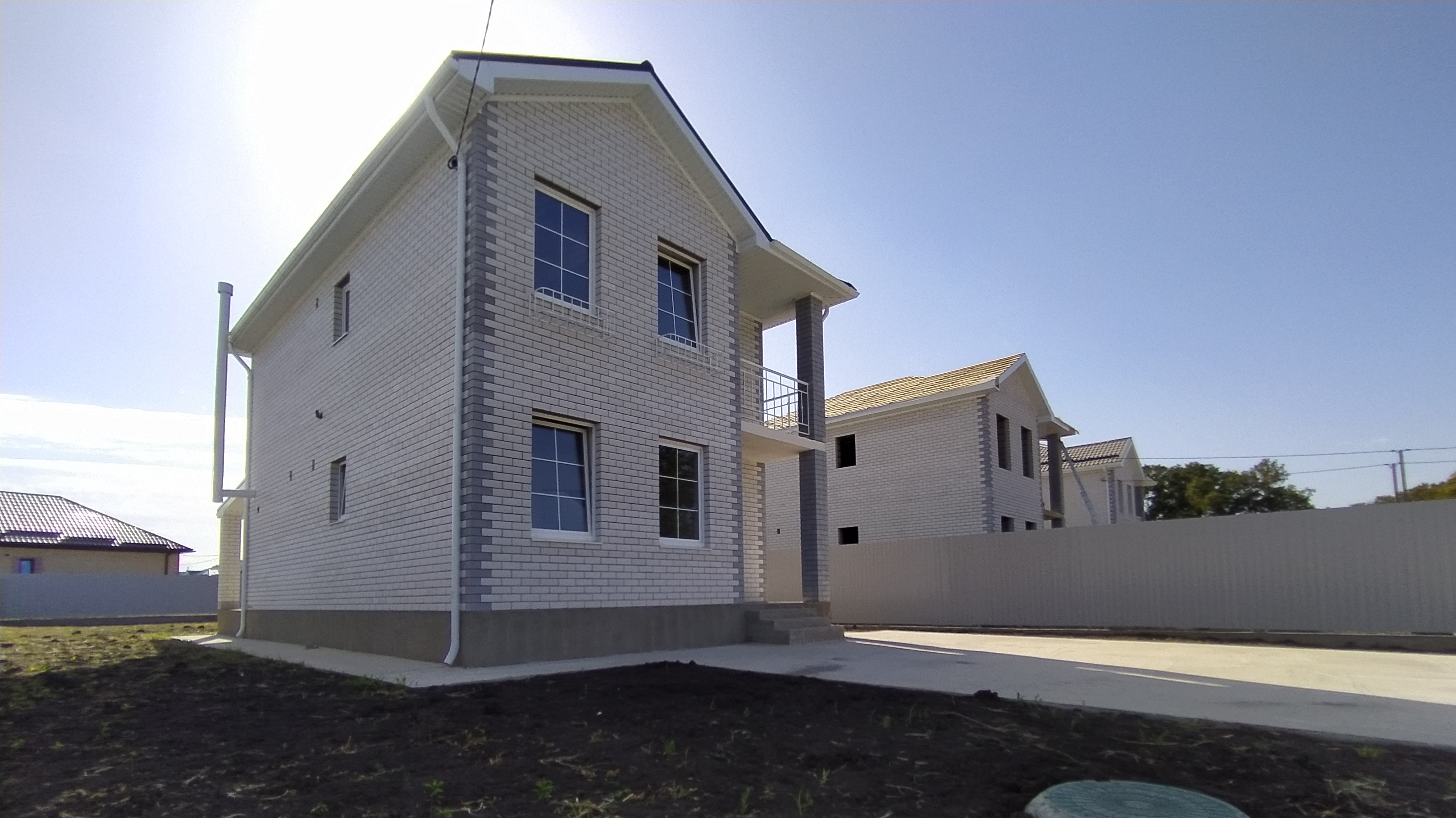 Дома 141 кв.м  по 6 соток земли, на Олимпийском проспекте.