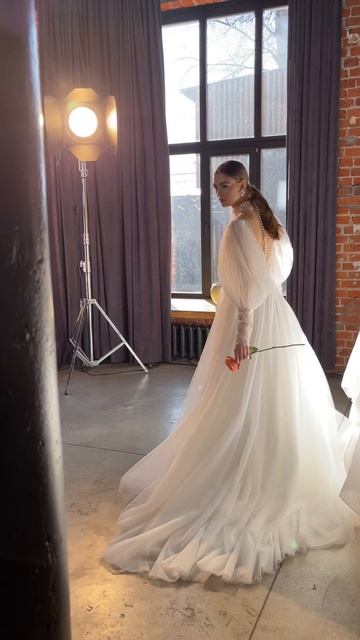 Свадебное платье Подио из коллекции «Musica di Luce» от бренда Divino Rose