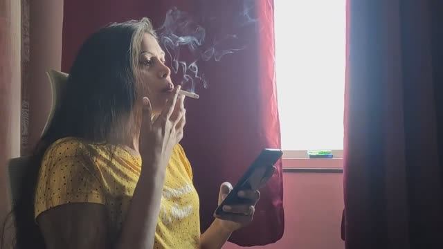 Курящая жена