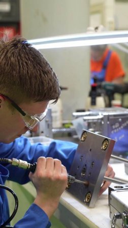 Шлифовка отверстий части ПФ #injectionmolding #mold