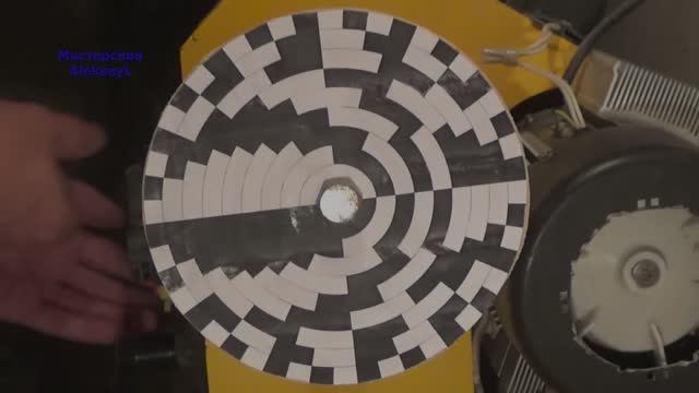 Простейший тахометр / стробоскоп. Как определить частоту вращения. / DIY Stroboscope homemade.