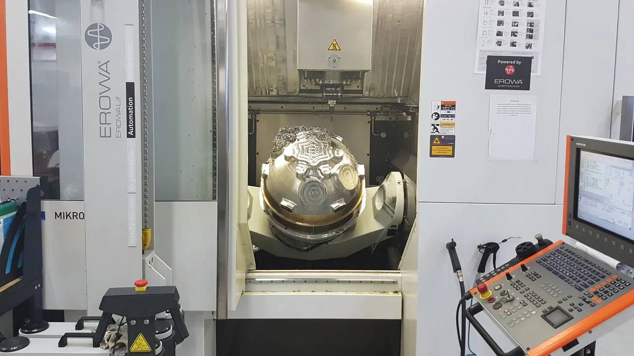 Работа фрезерного пятиосевого обрабатывающего центра #фрезеровка