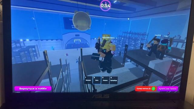 Танцуют везде