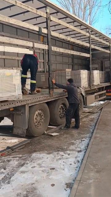 Отгрузка керамической плитки и потолка Армстронг, клей для плитки.
