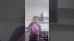 я надул дыню из лизуна